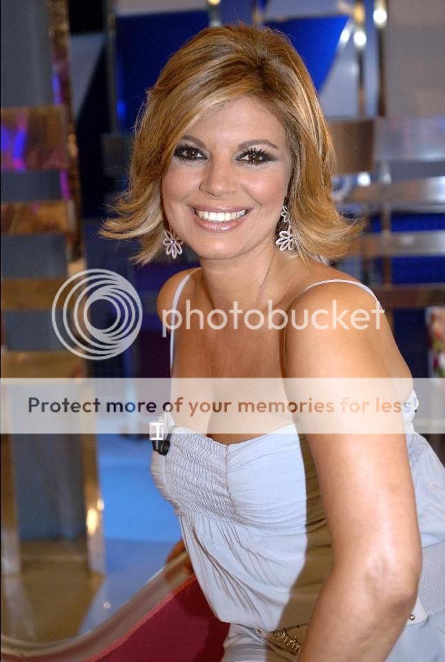 Classify 2 very popular spanish TV hostess